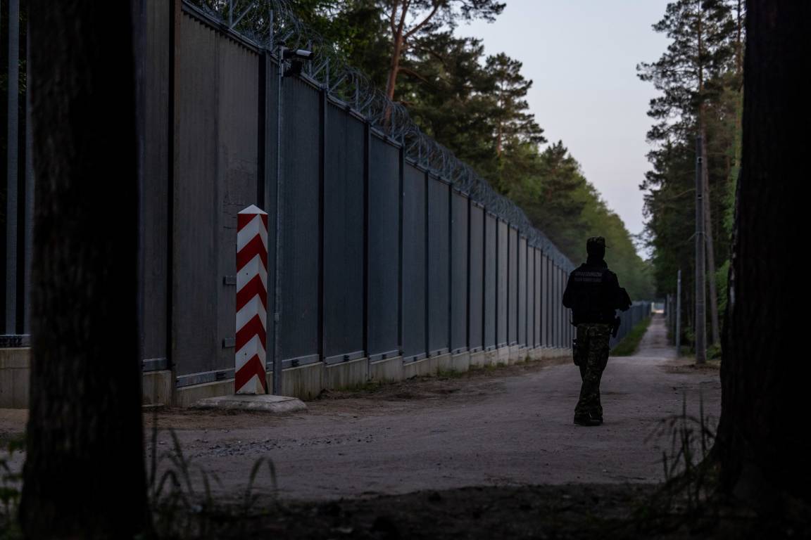 Польша разместила снайперов на границе с Белоруссией Перевозчиков