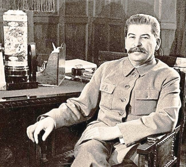 18 декабря — День рождения Сталина. Мало кто знает, что он писал стихи ...